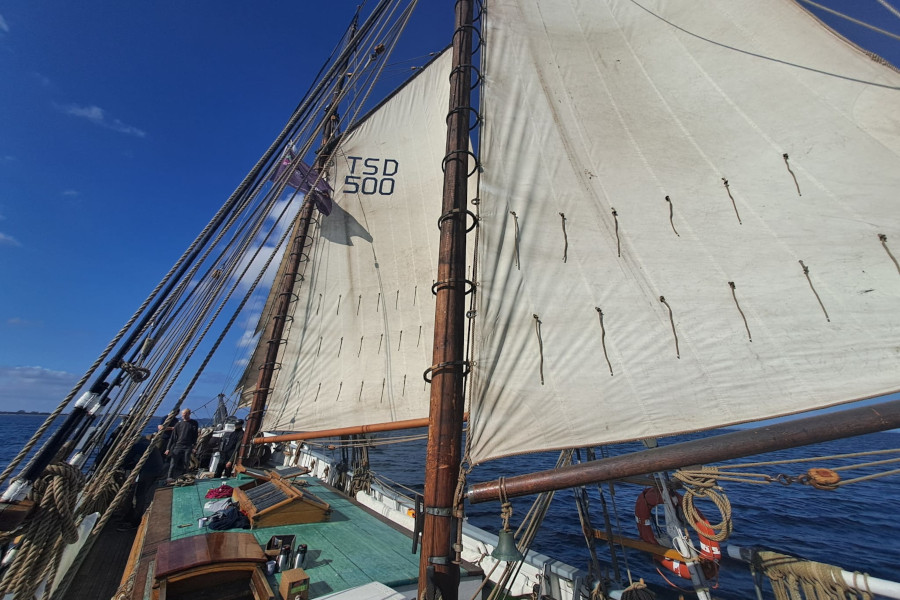With 8.3 knots, we flew over the water - Windseeker